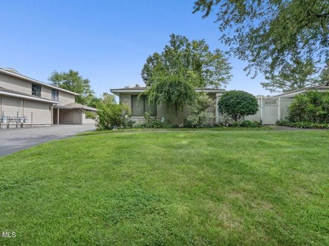 38 Donna Lynn Dr, East Greenbush, NY 12061