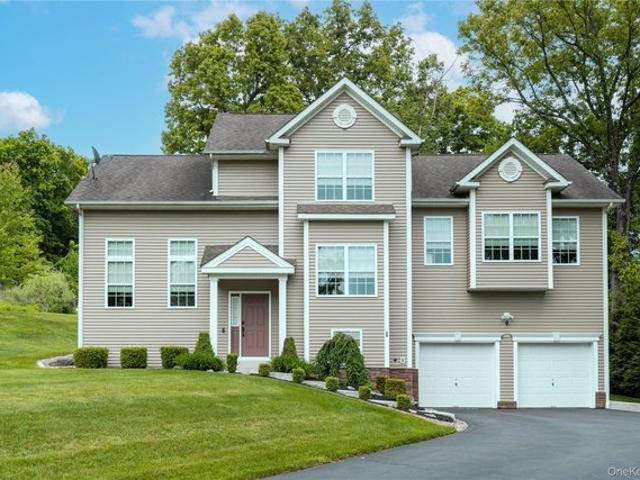 38 Dogwood Rd, Hopewell Junction, NY 12533