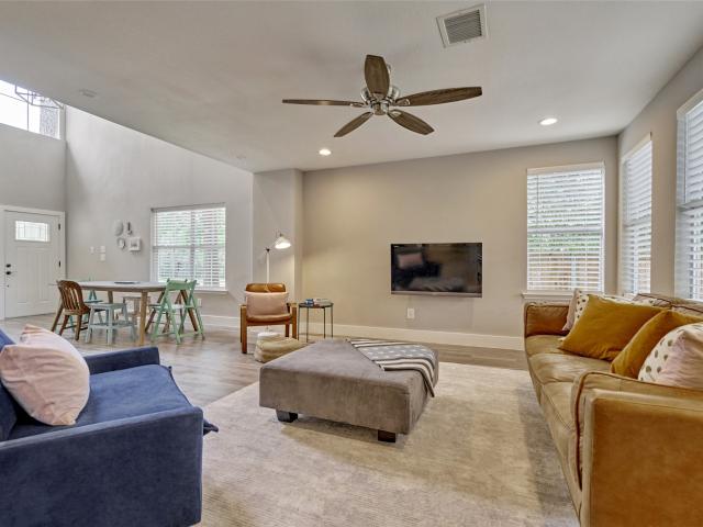 38 E Gaslight Place