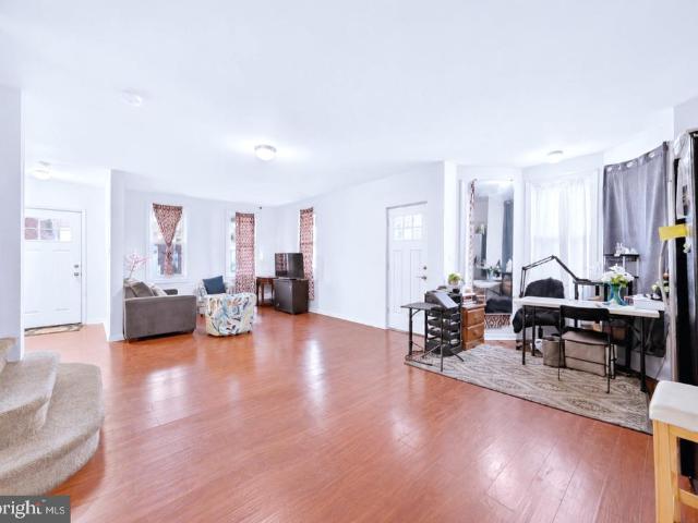 38 E Hancock Street