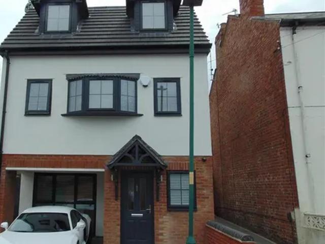 38 Eastbourne Street, Bloxwich, WS4 2BN, United Kingdom | 5 bed house for rent #140398223 | Rentberry