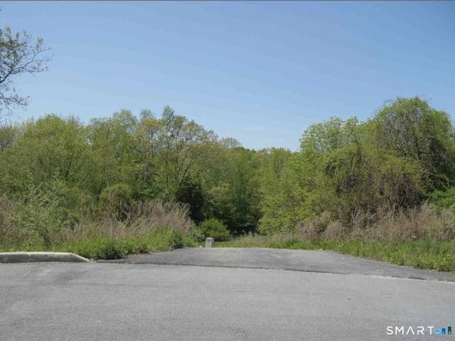 38 Farm View Dr, Norwich, CT 06360