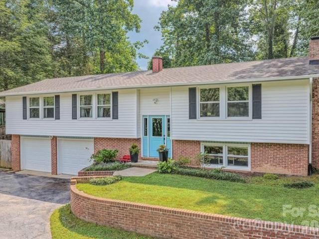 38 Ferenvilla Dr, Hendersonville, NC 28791