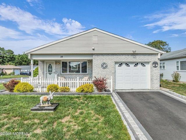 38 Fontana St, Toms River, NJ 08757