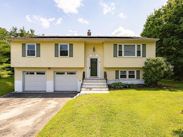 38 Forest Valley Rd, Pleasant Valley, NY 12569
