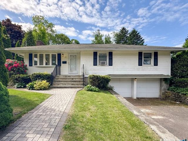 38 Fleetwood Dr, Waterbury, CT 06706
