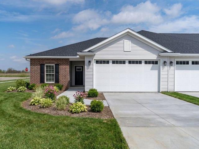 38 Frank Ct, Le Claire, IA 52753