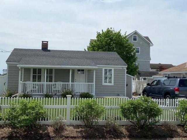 38 Hammock Pkwy, Clinton, CT 06413