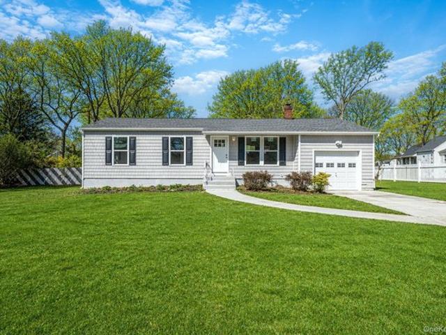 38 Hopes Ave, Holtsville, NY 11742