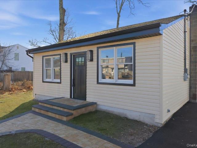 38 Lafayette Dr, Shirley, NY 11967 | MLS #969998