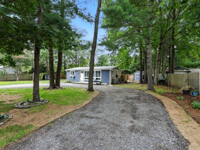38 Lakeside Dr