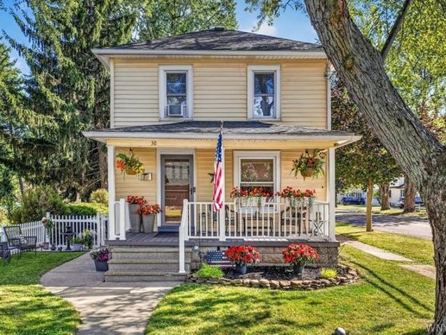 38 Laverack Ave, Lancaster, NY 14086