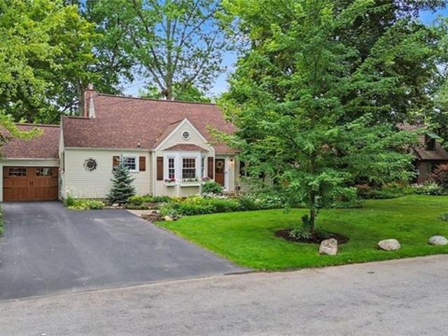 38 Lombardy Ln, Hamburg, NY 14075