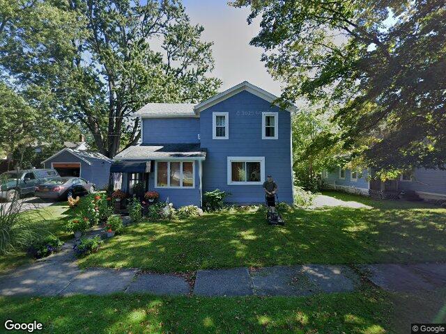 38 Maple St, Auburn, NY 13021
