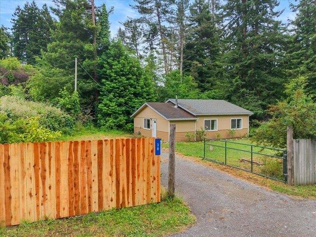 38 Marie Ln, Carlotta, CA 95528