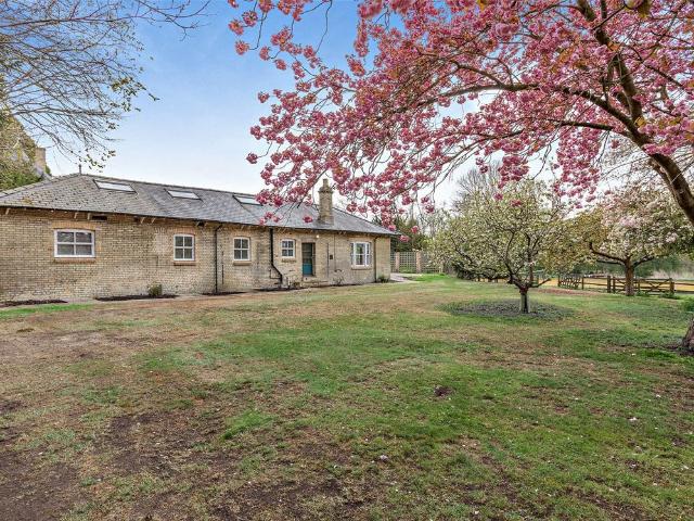 38 Middle Street, Thriplow, Royston SG8, 4 bed bungalow to rent, £2,850 pcm | PrimeLocation