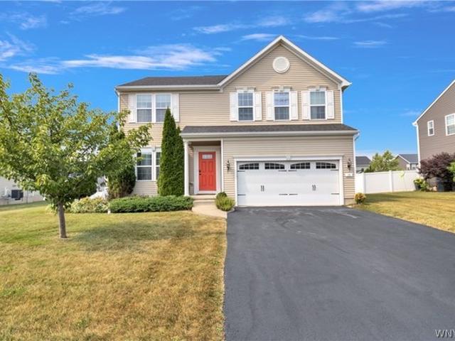 38 Middlebury Ln, Lancaster, NY 14086
