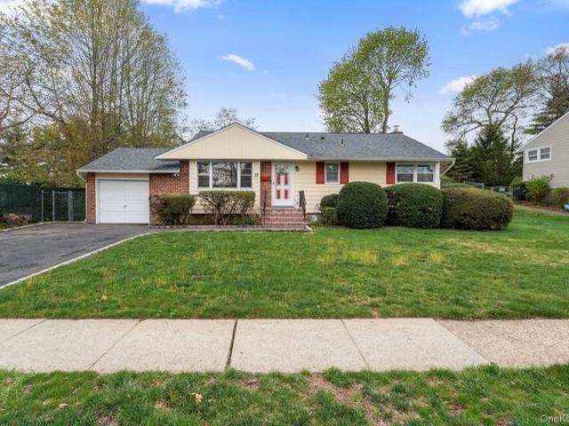38 Miller Blvd, Syosset, NY 11791
