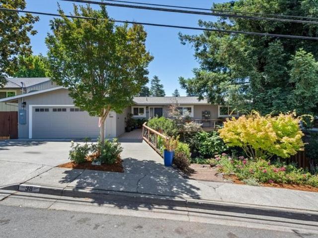 38 Mission Dr, Petaluma, CA 94952
