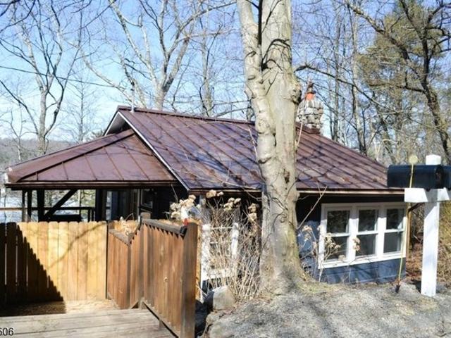 38 Mountain Trl, Sandyston, NJ 07826
