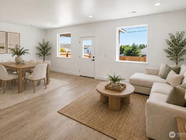 38 N Ginkgo Street