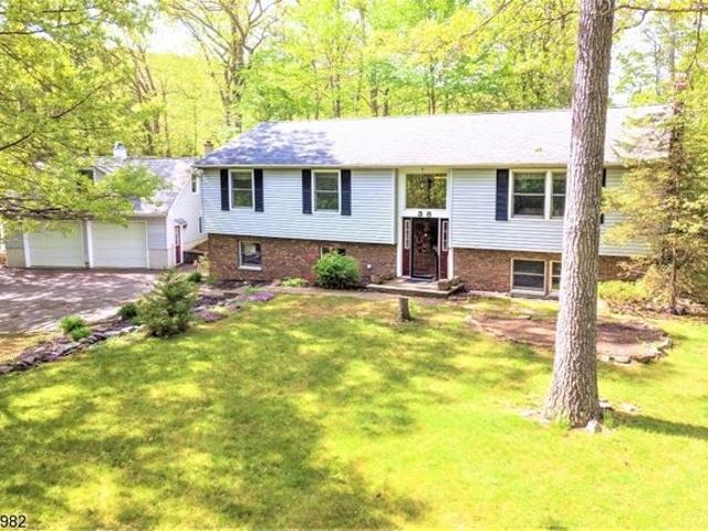 38 Notch Rd, Jefferson Township, NJ 07438