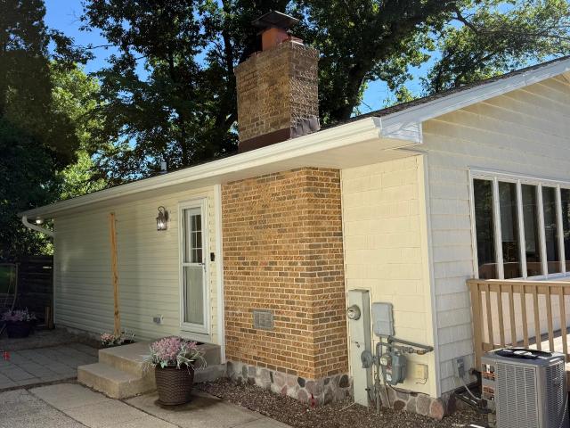 38 Oakwood St