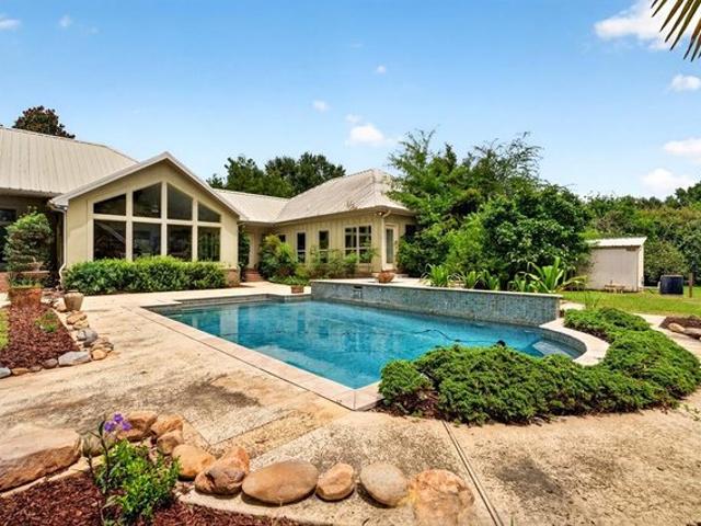 38 Oak Allee Dr, Picayune, MS 39466