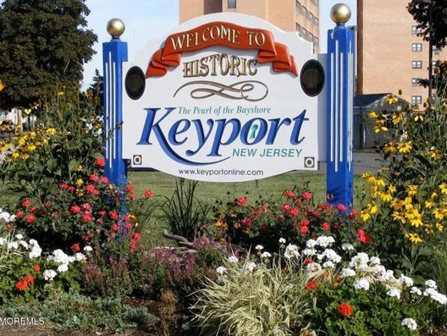 38 Oak St, Keyport, NJ 07735