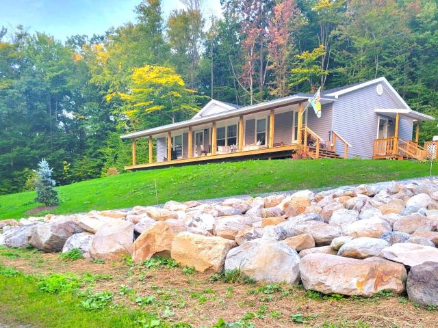 38 Oak Ridge Ln, Bennington, VT 05201 | MLS #5073 | Compass