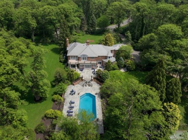 38 Ormond Park Rd, Brookville, NY 11545