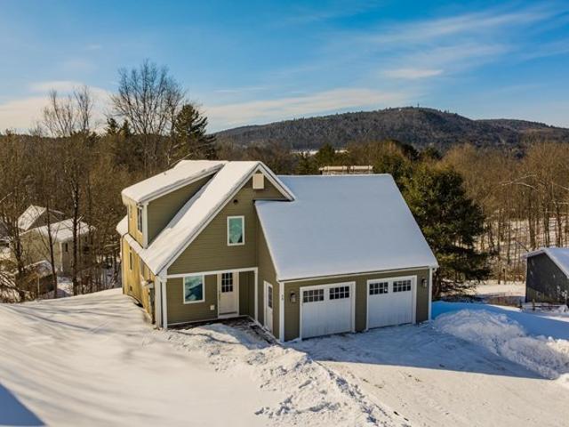 38 Ozzy Ln, Hartford, VT 05001