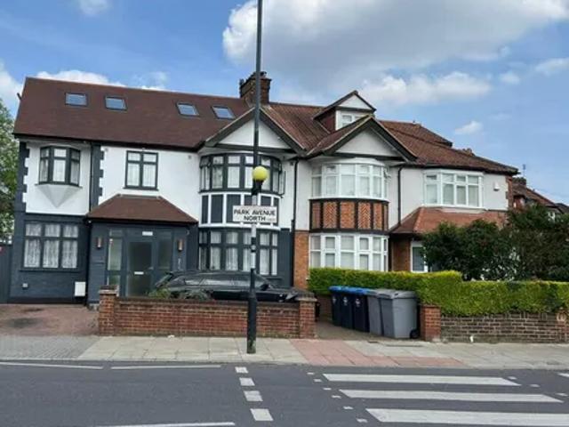 38 Park Avenue, London, NW10 1LF, United Kingdom | Room for rent #123515749 | Rentberry