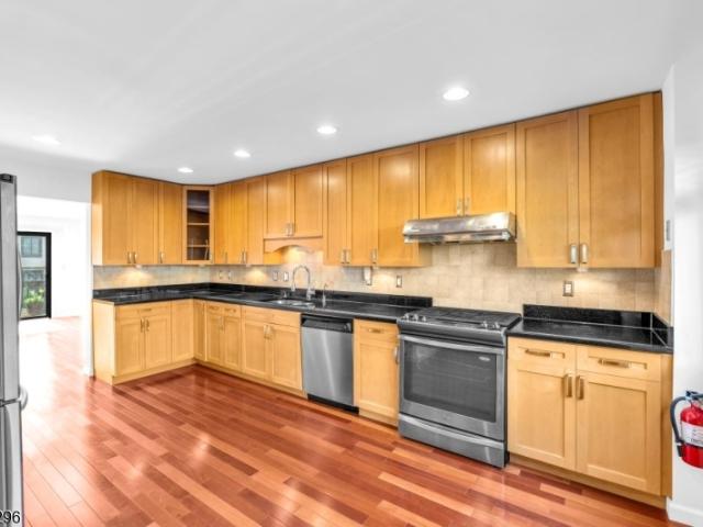 38 Park St # D