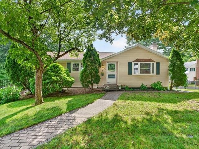 38 Paulson Dr, Burlington, MA 01803