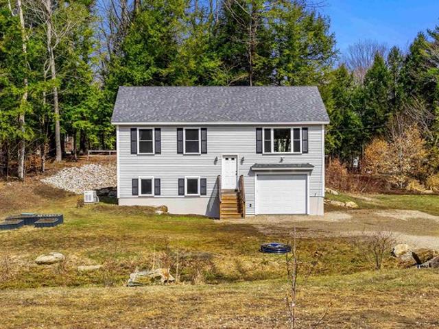 38 Peacham Rd, Barnstead, NH 03225