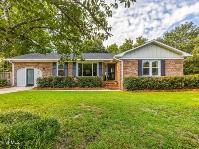 38 Pelican Point Rd, Wilmington, NC 28409