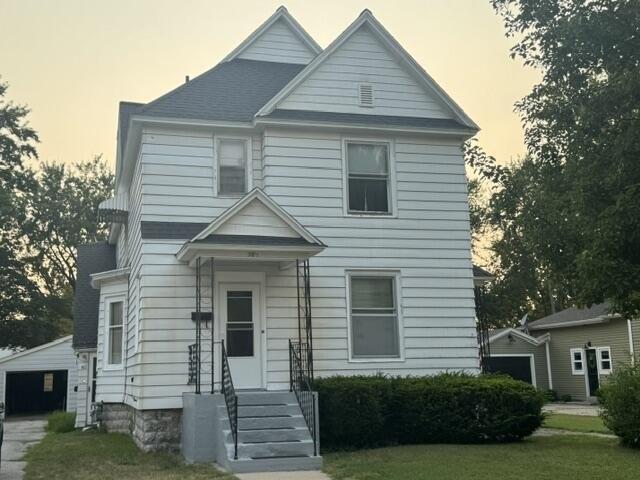 38 Pine St, Zeeland, MI 49464