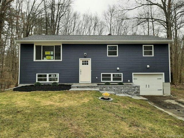 38 Pine Woods Rd, Hyde Park, NY 12538