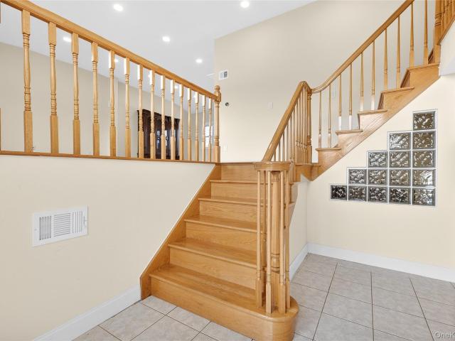 38 S Oaks Boulevard