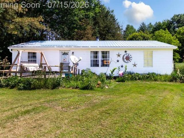 38 S Force Rd, Attica, MI 48412