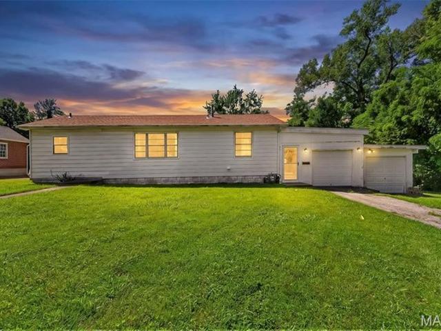 38 S 86th St, Belleville, IL 62223