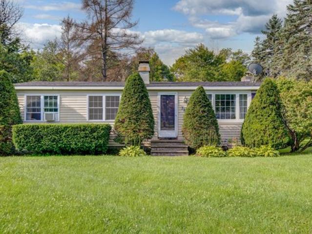 38 School St, Mayfield, NY 12117