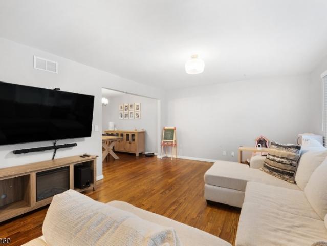 38 Seneca Ave