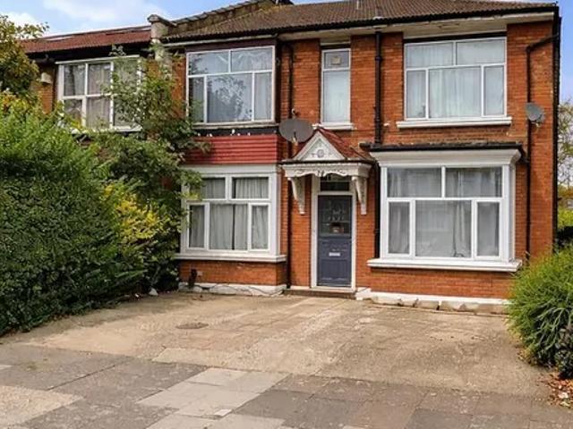 38 Sidney Avenue, Bowes Park, London, N13 4UY, United Kingdom | 2 bed apartment for rent #167677588 | Rentberry