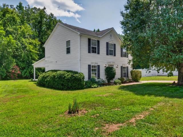 38 Silverstone Dr, Pittsboro, NC 27312