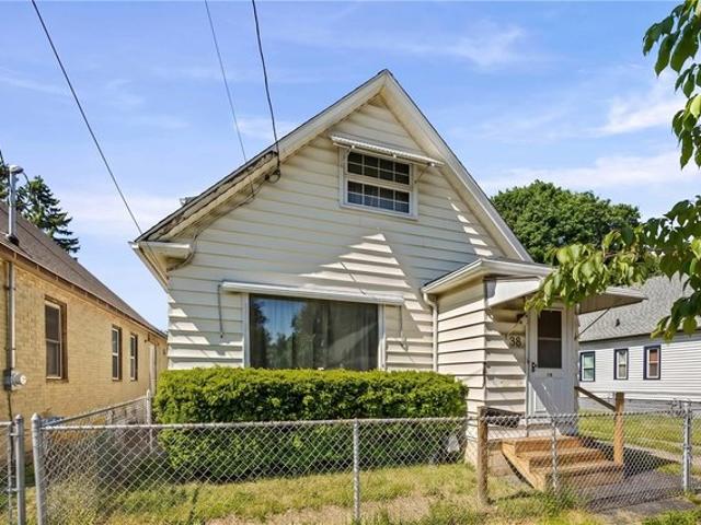 38 Sobieski St, Rochester, NY 14621