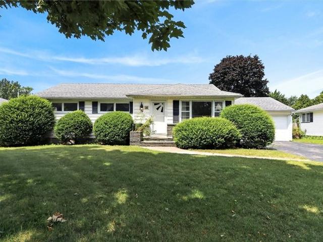 38 Stanridge Ct, Rochester, NY 14617