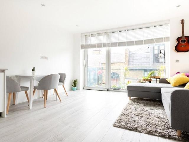 38b Maltings Place, 169, Tower Road. 1 bed apartment to rent £2,300 pcm £531 pw