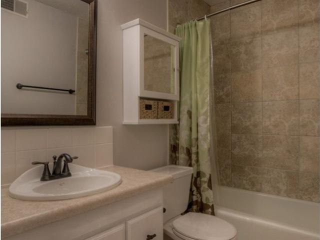 38th Place 1 Bedroom Apartment for Rent at 102 S 38th St, Omaha, NE 68131 Nebraska Medical Center